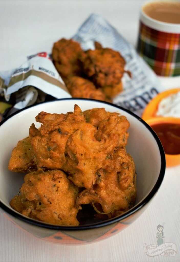 Onion Pakoda or Pakora | Crispy Onion Fritters | Something's Cooking