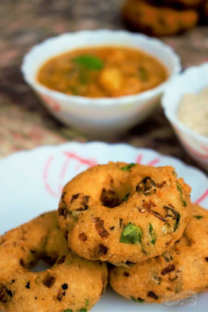 Uzhunnu Vada | Medu Vada | Lentil Fritters | Something's Cooking