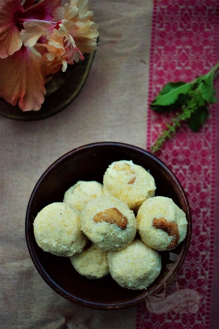 Maladu | Maalaadu | Maa Ladoo | Maa Laddu | Roasted Gram Ladoo