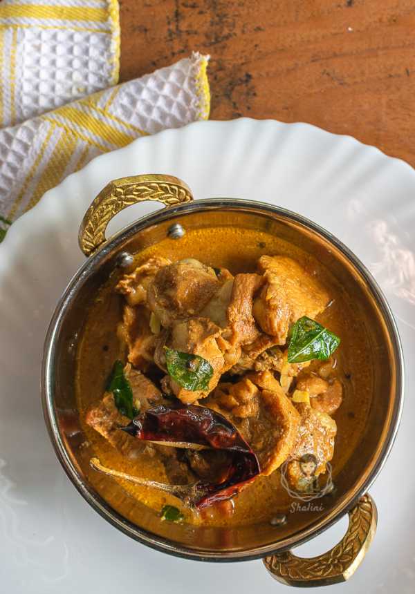 Wayanadan Chicken Curry #AtoZChallenge | Something's Cooking