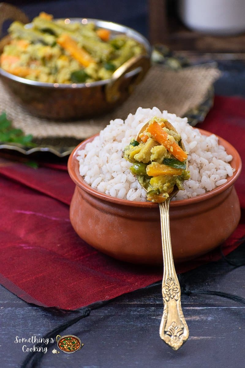 Kerala Style Avial Recipe | Sadya Aviyal Ingredients and Vegetable Cutting